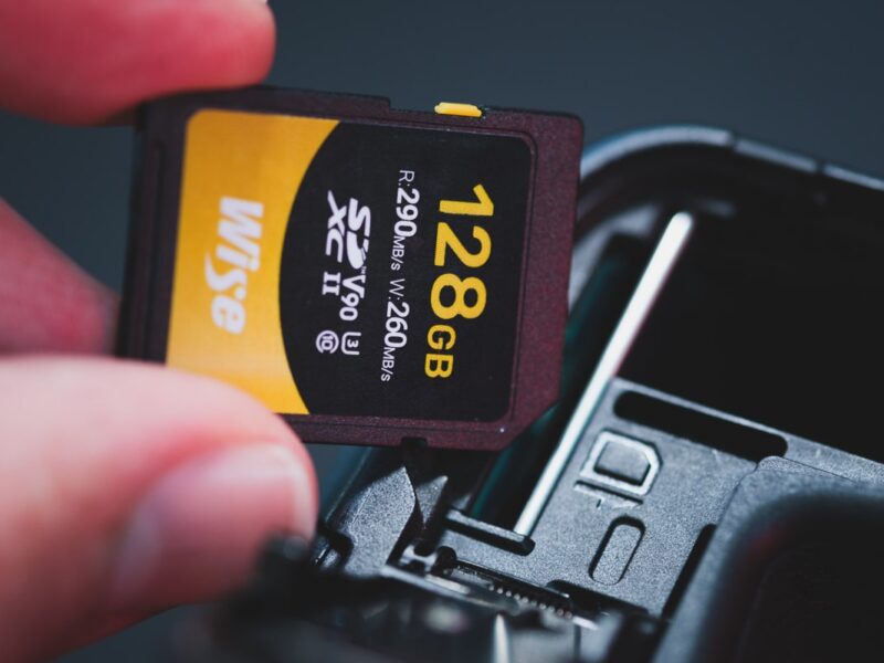 Best Memory Cards Canon R8 - 35 Cards Tested | Alik Griffin